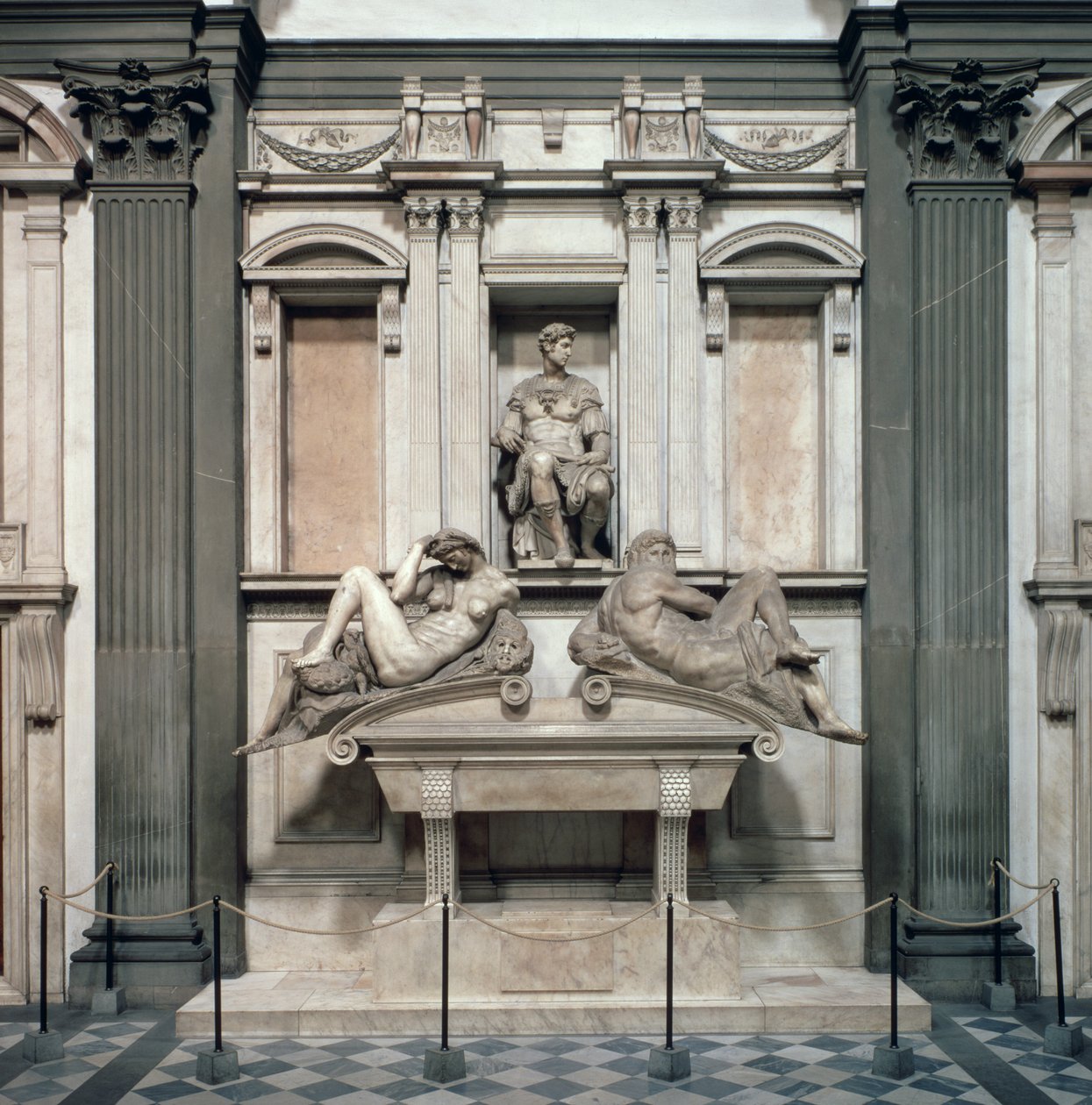 Tomba di Giuliano de' Medici, Duca di Nemours (1479-1516) con le figure ...