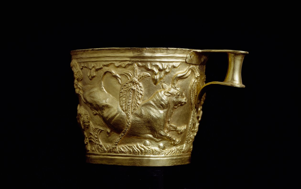 Arte micenea: coppa d'oro decorata con rilievo di toro da Vaphio