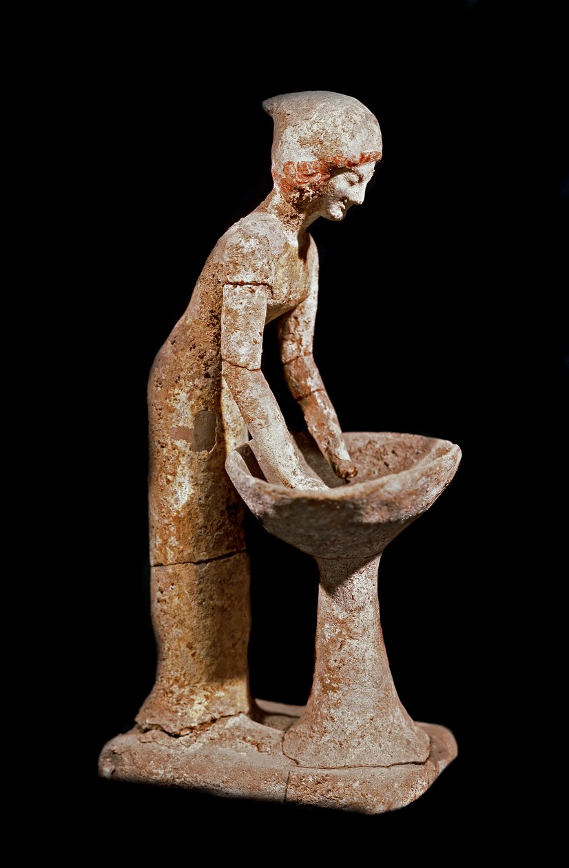 Arte micenea: figurina di donna che macina farina. XVI secolo a.C ...