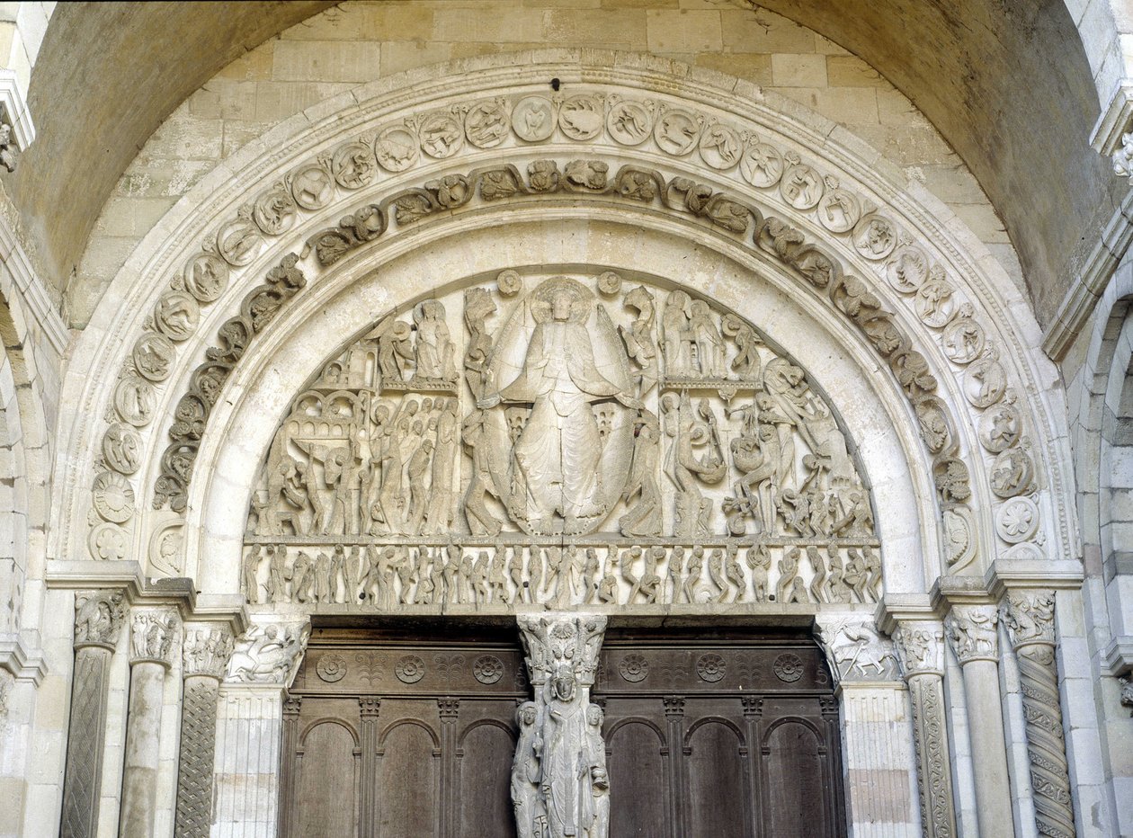 Giudizio universale, timpano scolpito della Cattedrale di Saint-Lazare ...